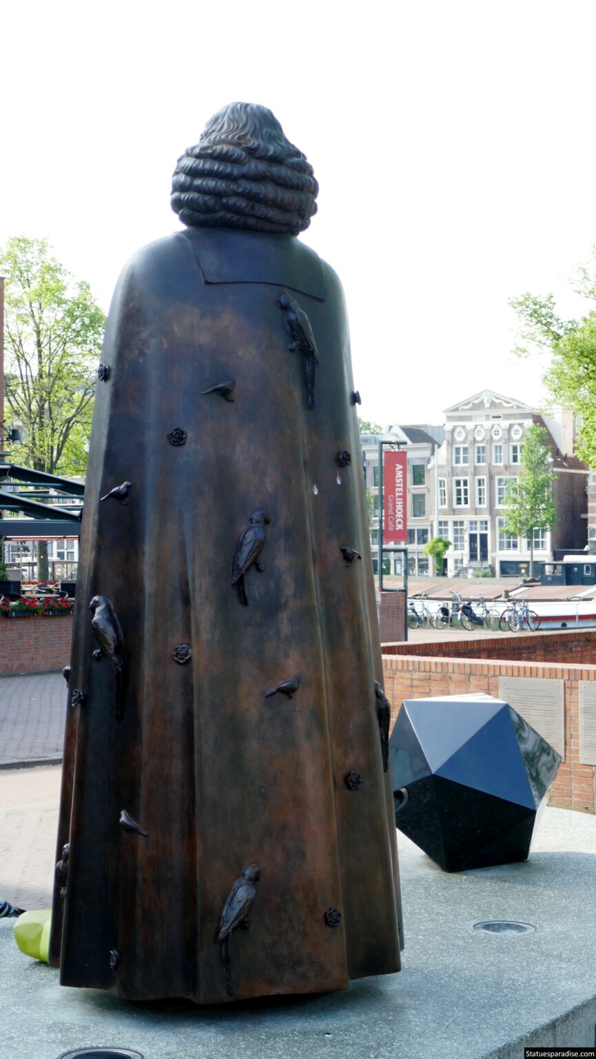 Statue of Spinoza – Statue de Spinoza – Amsterdam Jodenbuurt – Statues ...