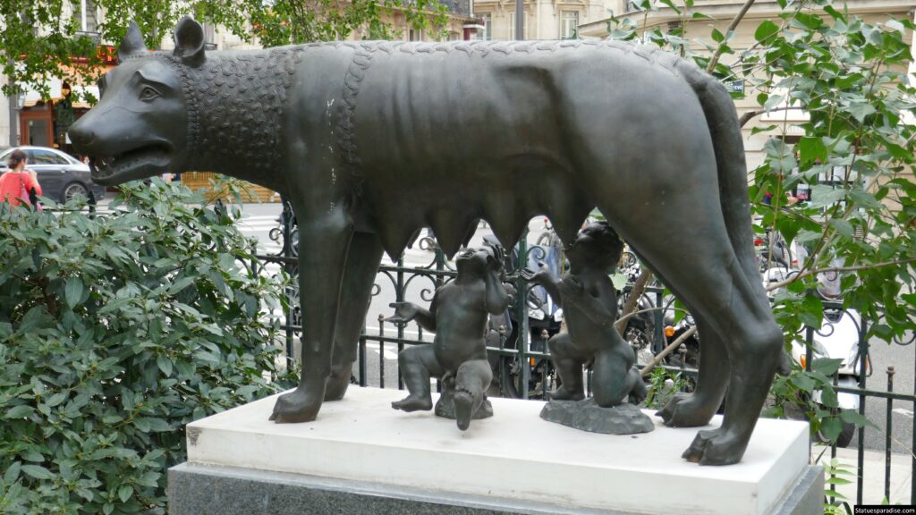 Statue of the Capitoline wolf – Statue de la louve du Capitole – Paris ...